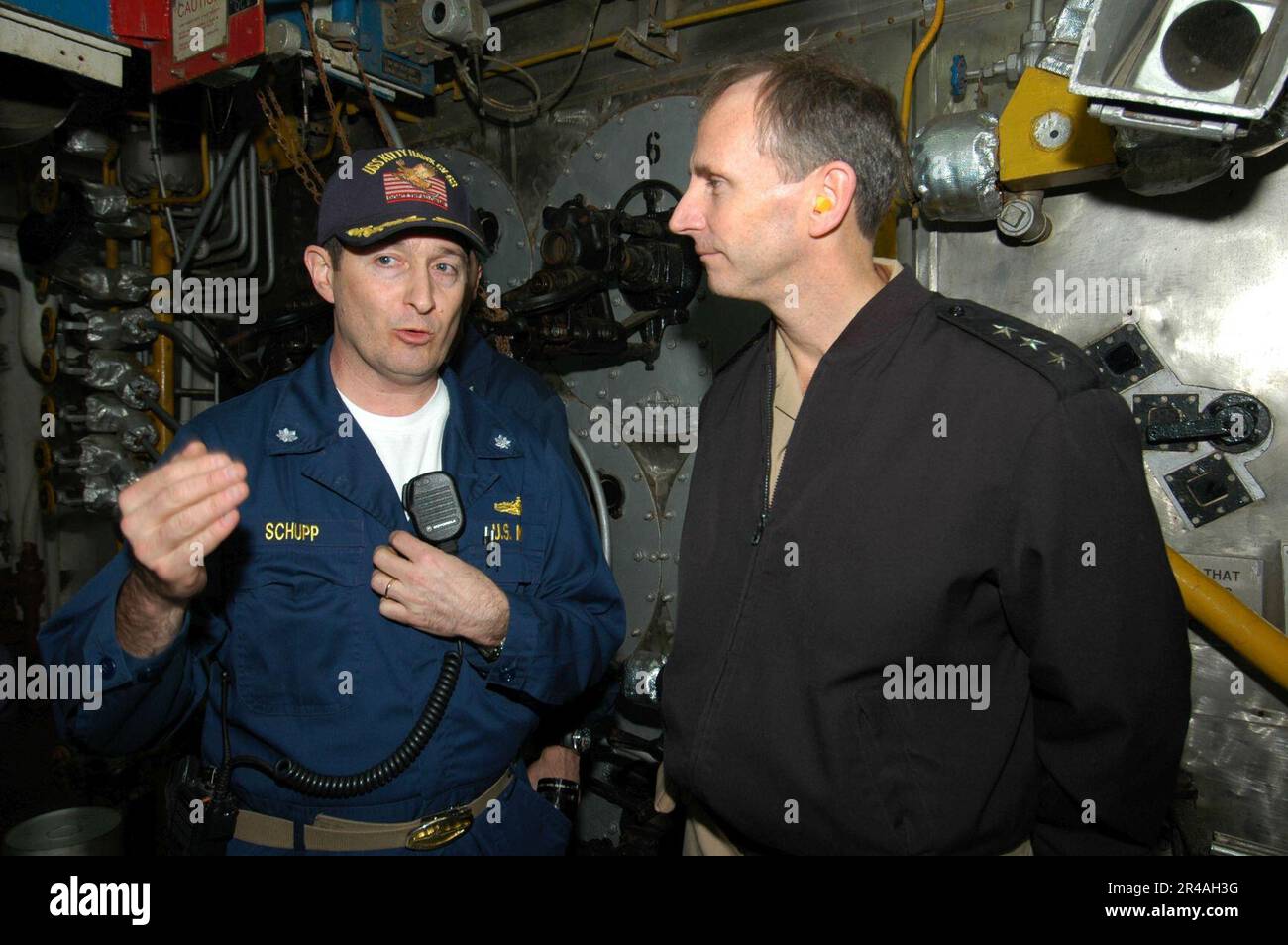 US Navy Commander, U.S. 7th Fleet, Vice Adm. Jonathan Greenert, visits ...