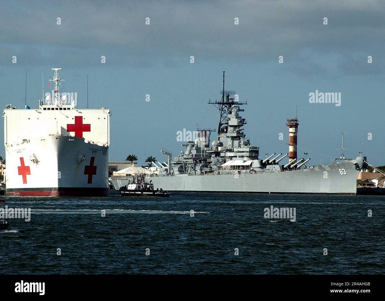 US Navy The Military Sealift Command (MSC) hospital ship USNS Mercy (T ...