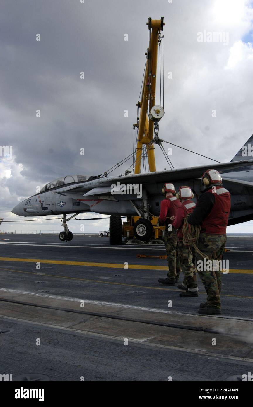 Tilly crash crane hi-res stock photography and images - Alamy