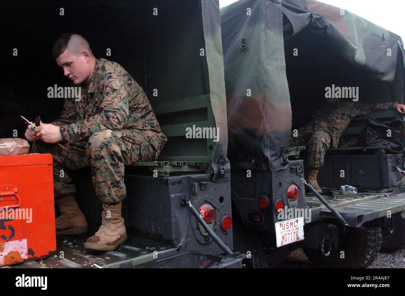 US Navy Marine Corps Pfc. Chris D. Beave and Lance Stock Photo - Alamy