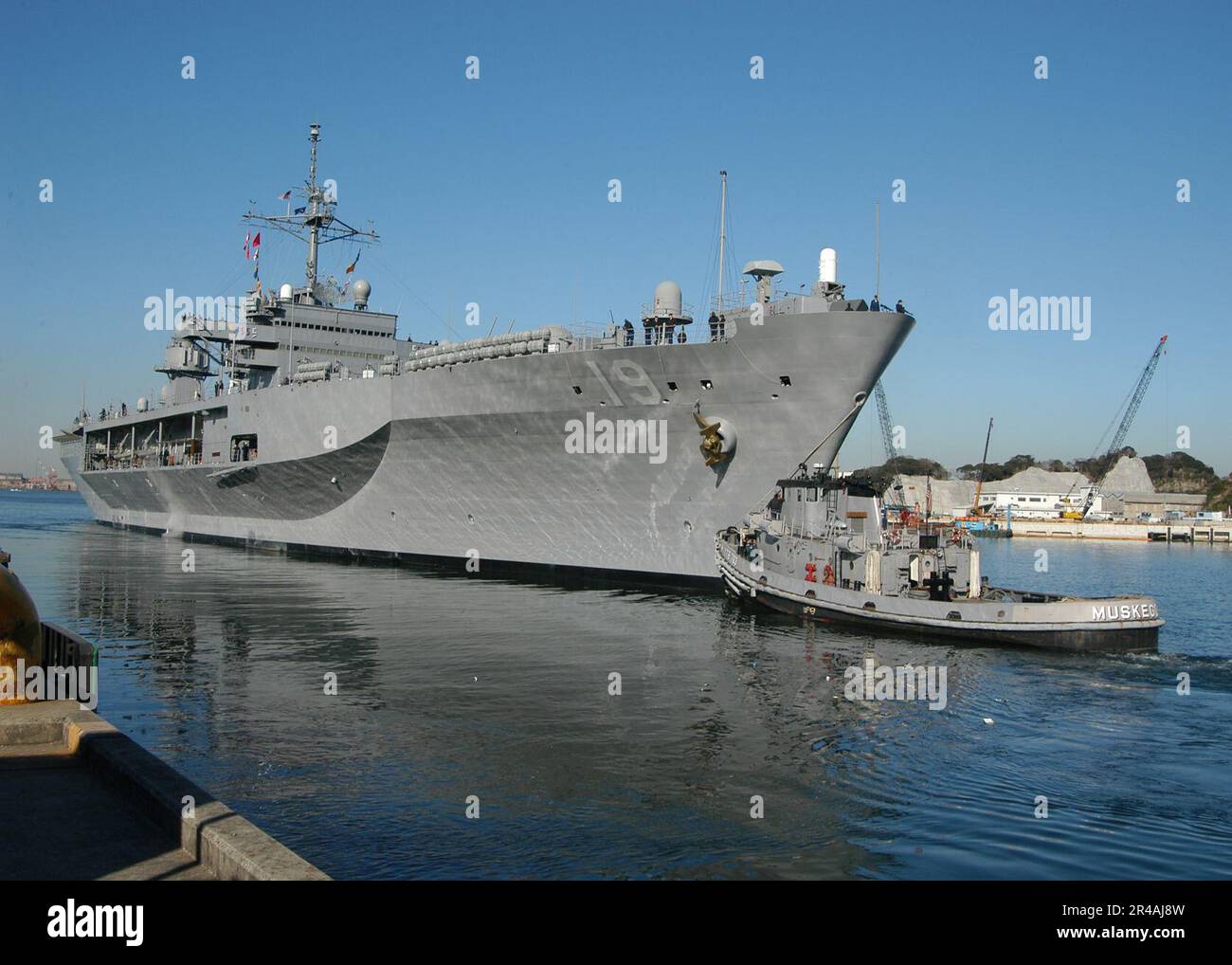 US Navy The harbor tug USS Muskegon (YTB 763) maneuvers amphibious ...