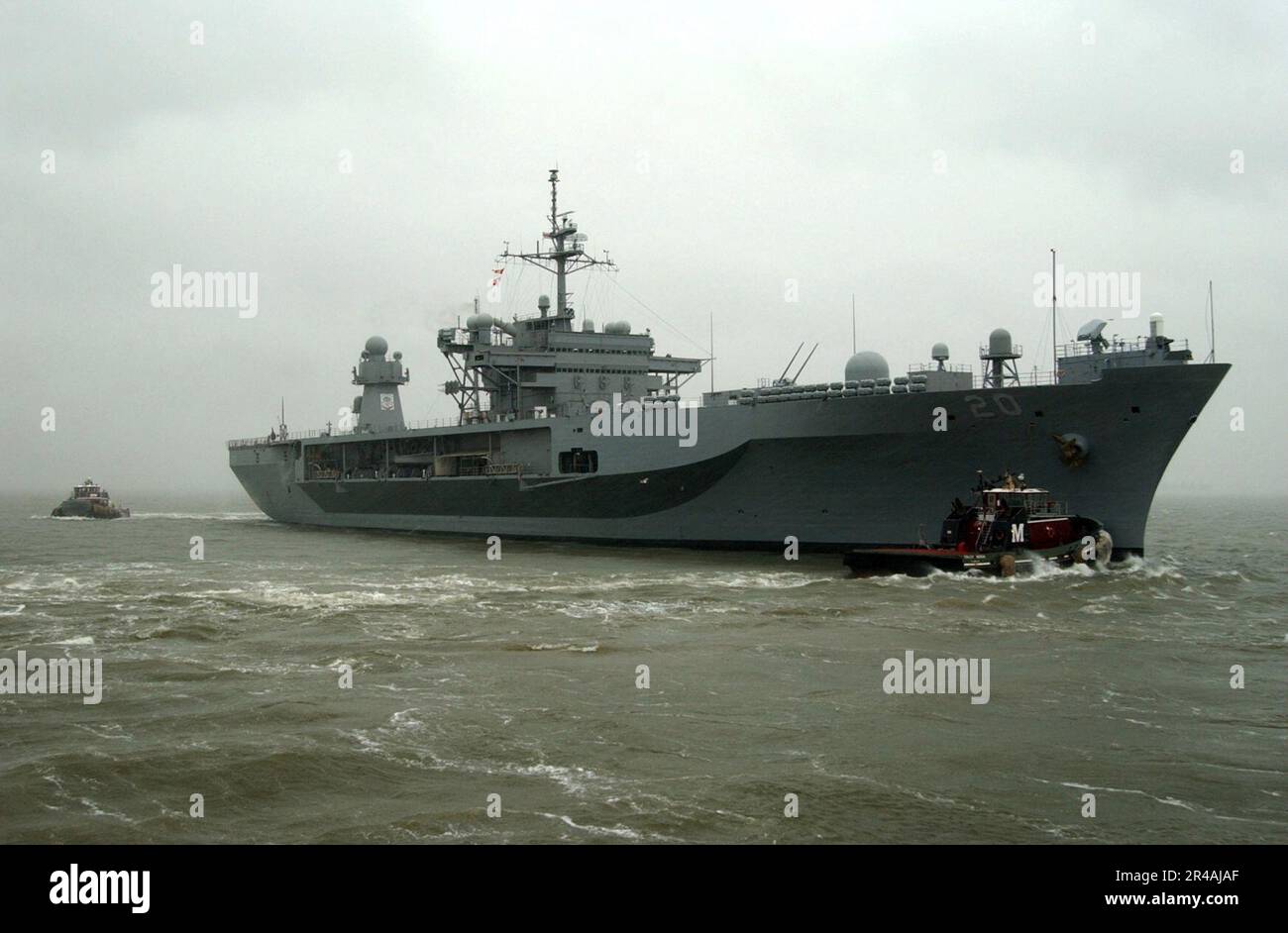 US Navy The Blue Ridge-class command ship USS Mount Whitney (LCC 20 ...