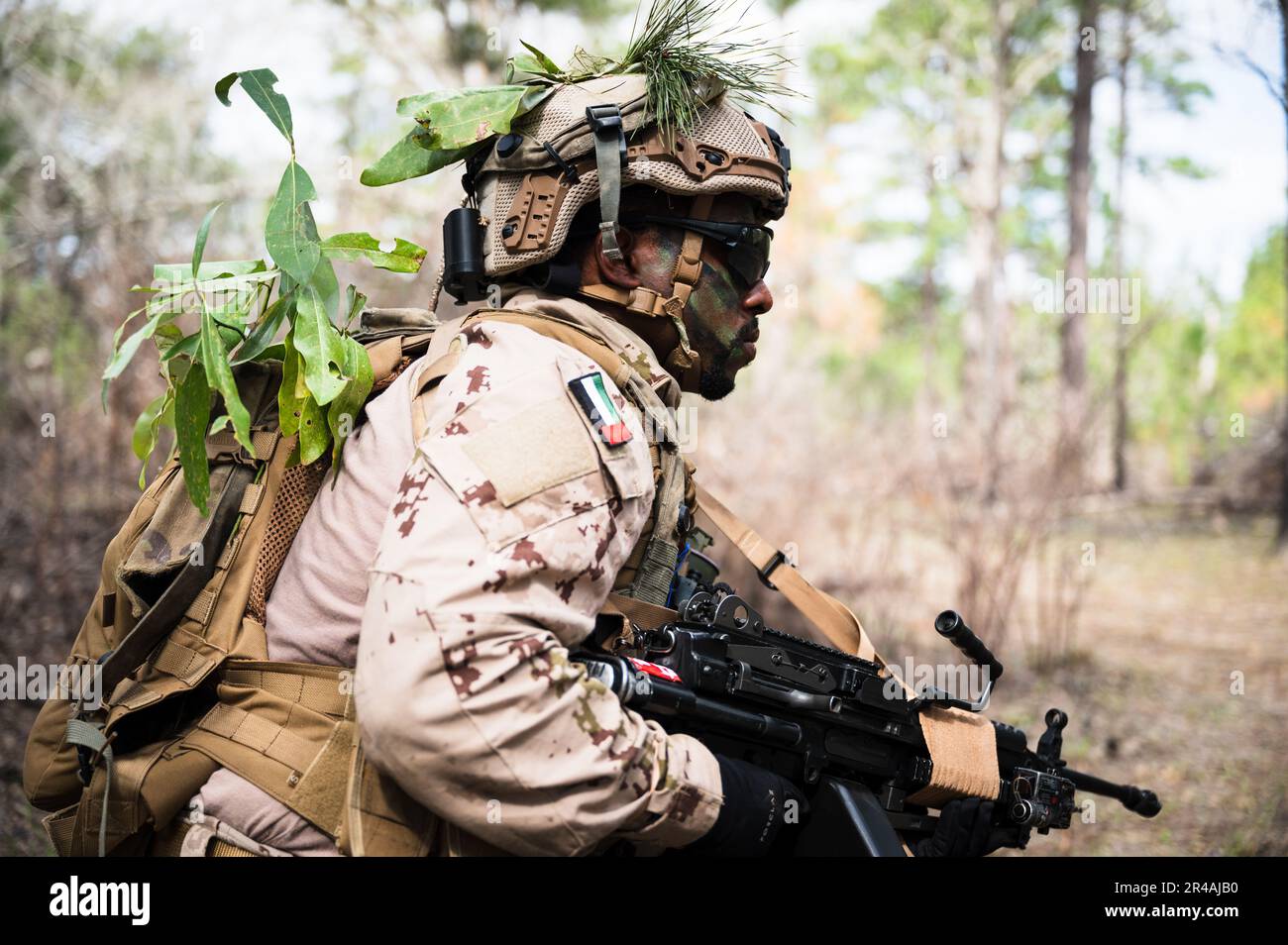 Soldier alongside of a train hi-res stock photography and images - Alamy