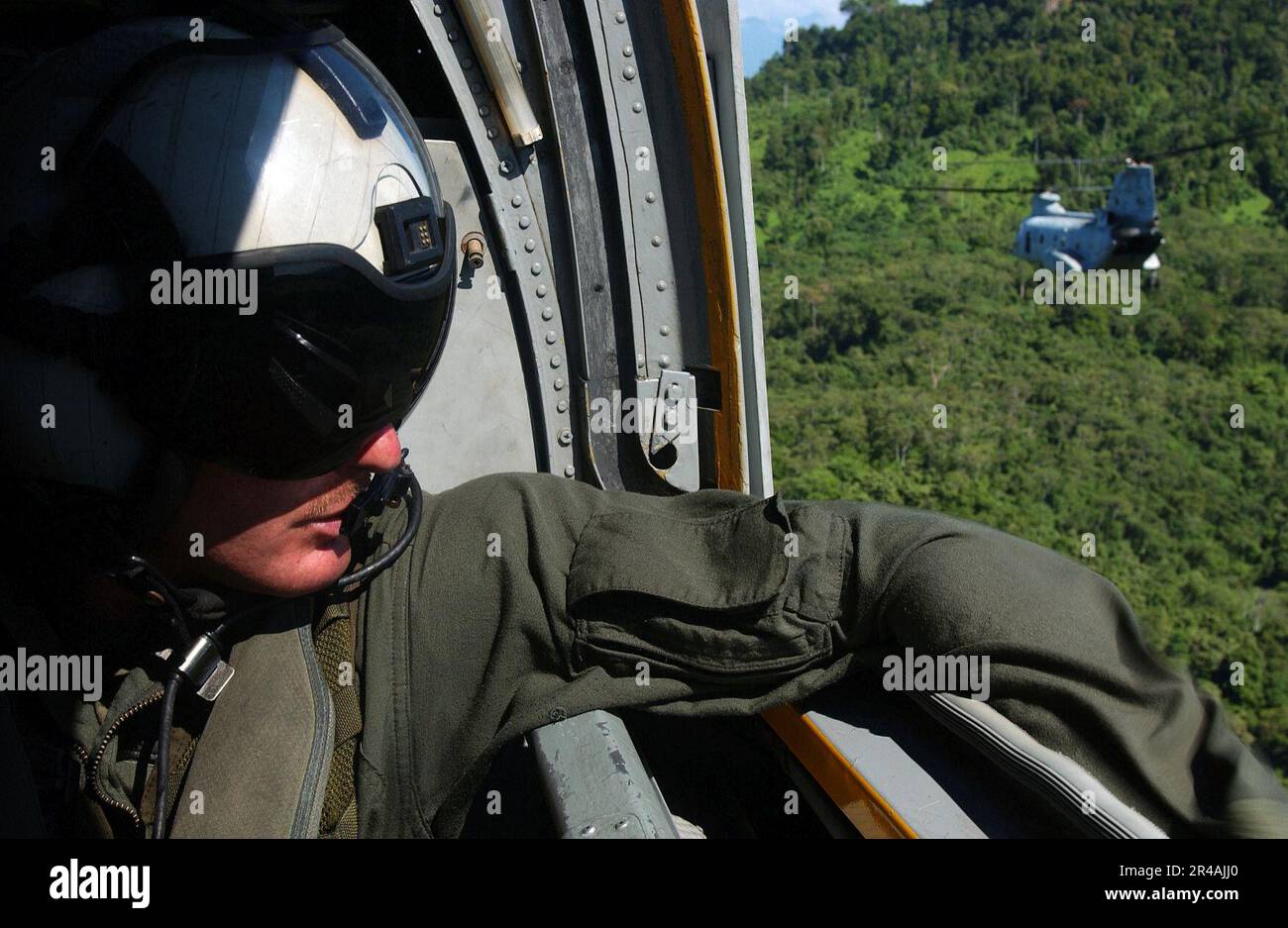 US Navy Marine Corps Sgt. a CH-46E Sea Knight helicopter Crew Chief ...