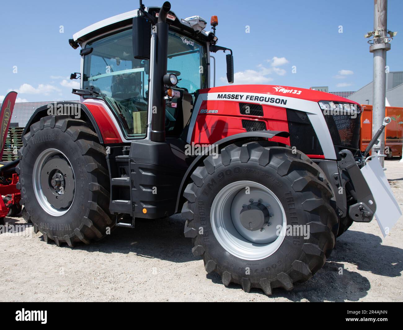 Industrial Model Massey Ferguson