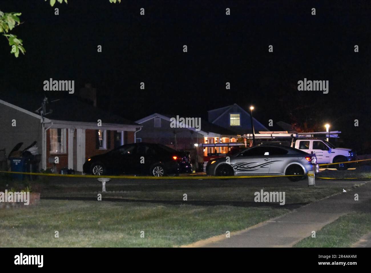 Police investigate the mass shooting and close off the area with crime ...