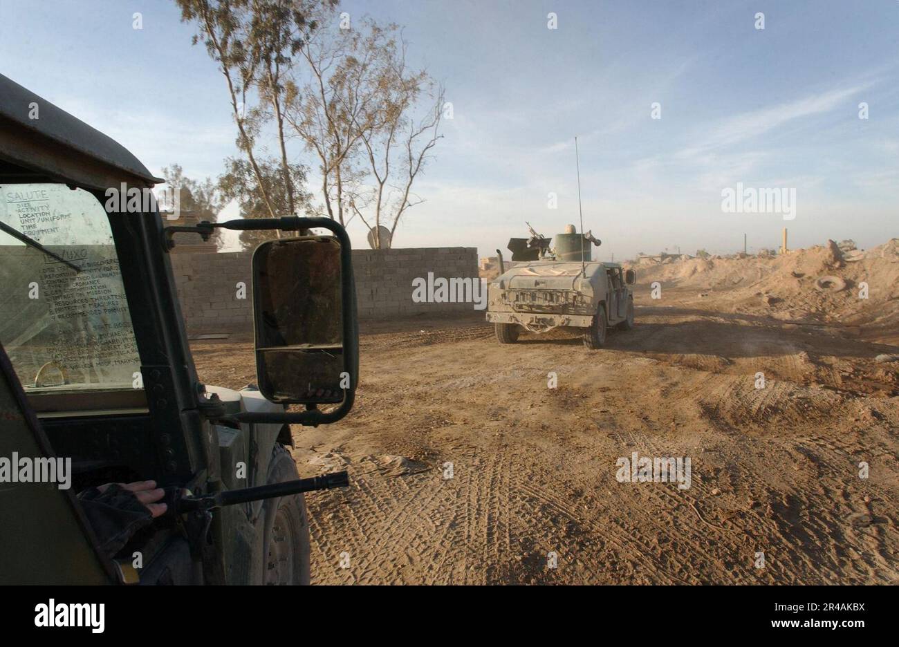 US Navy U.S. Navy Seabees assigned to Naval Mobile Construction ...