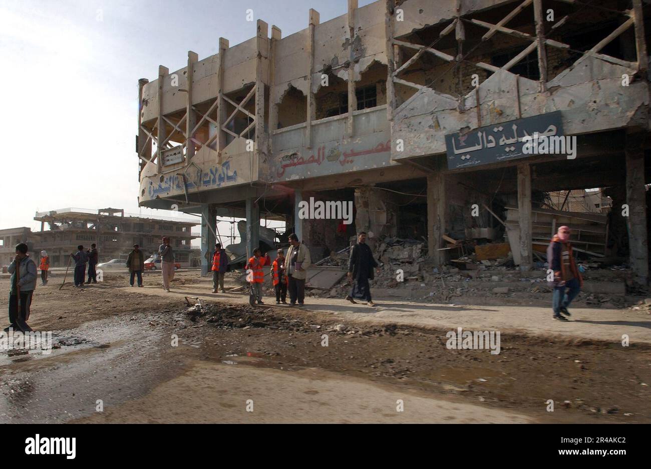 US Navy U.S. Navy Seabees assigned to Naval Mobile Construction ...