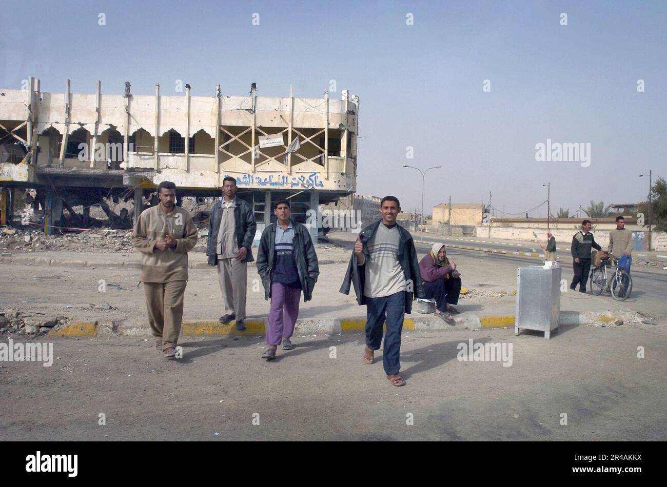 US Navy Iraqi citizens greet U.S. Navy Seabees assigned to Naval Mobile ...