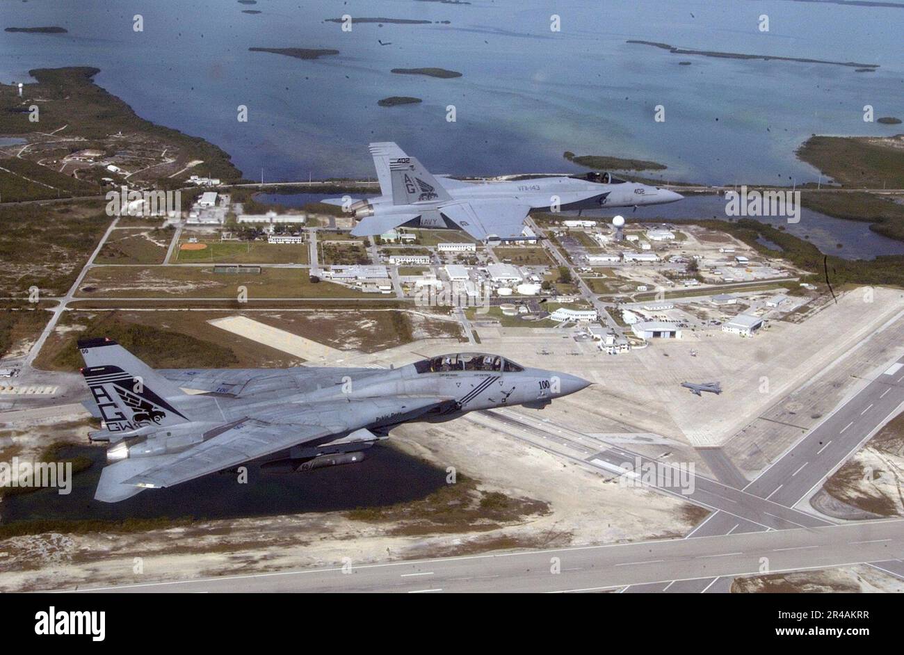 US Navy An F-14B Tomcat, assigned to the Pukin' Dogs of Fighter ...