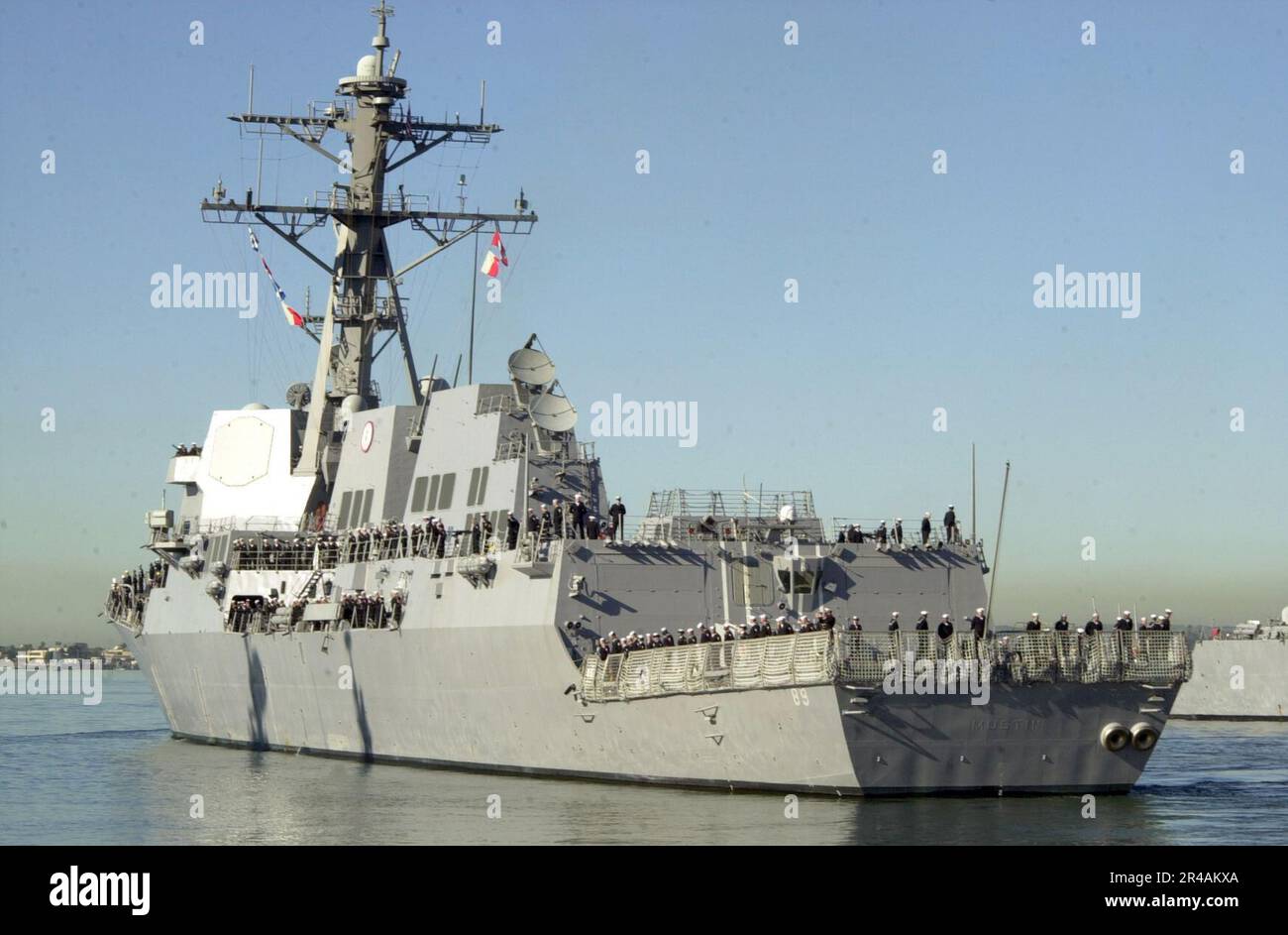 US Navy Sailors assigned to the guided missile destroyer USS Mustin ...