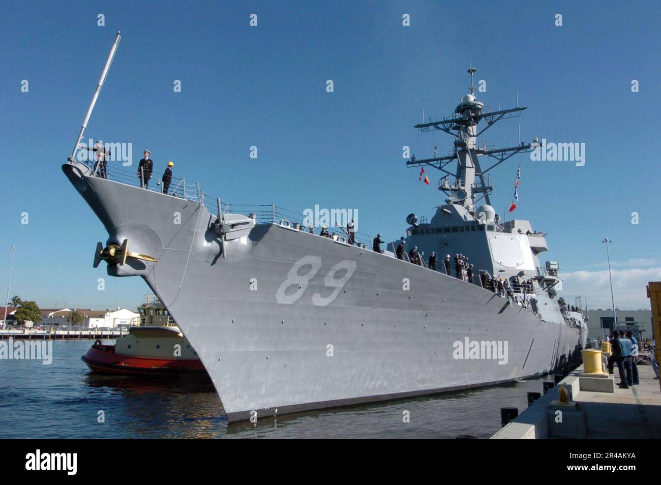 US Navy The Arleigh Burke-class guided missile destroyer USS Mustin ...