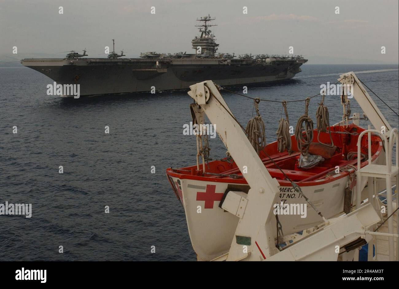US Navy USS Abraham Lincoln (CVN 72) comes alongside the Military ...
