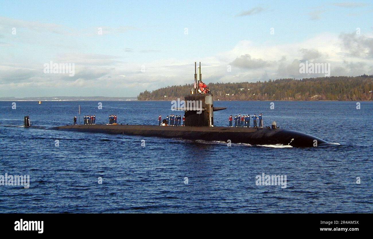 US Navy Starboard bow view of the Los Angeles-class fast attack ...