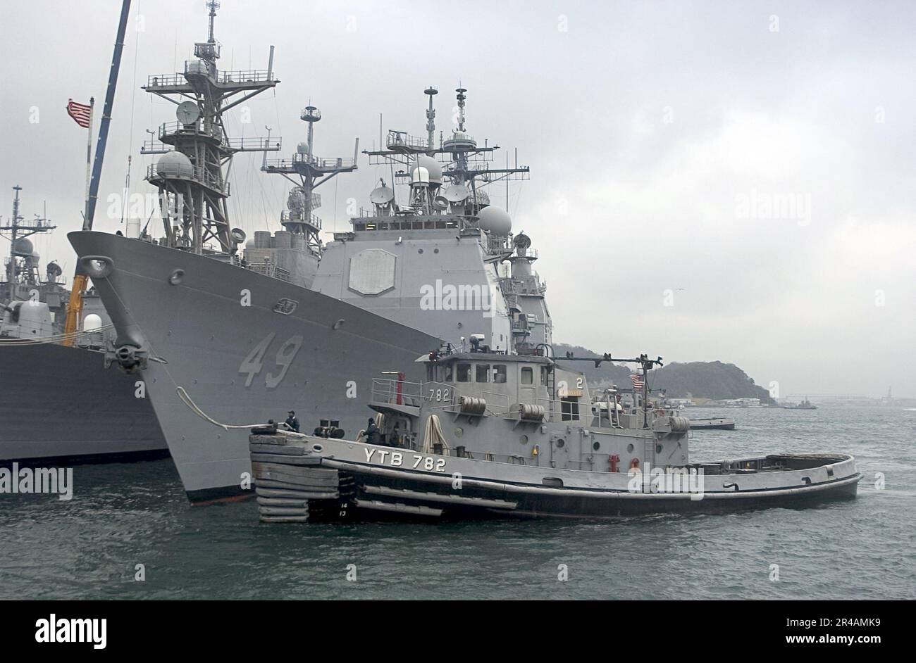 US Navy The Ticonderoga-class guided missile cruiser USS Vincennes (CG ...