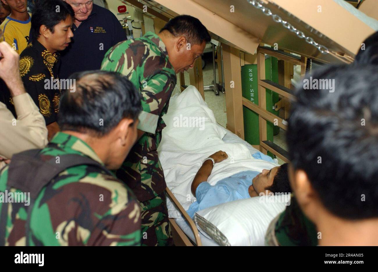 US Navy Commander of the Indonesian government disaster relief ...
