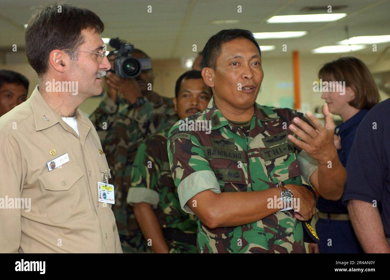 US Navy Commander of the Indonesian government disaster relief ...
