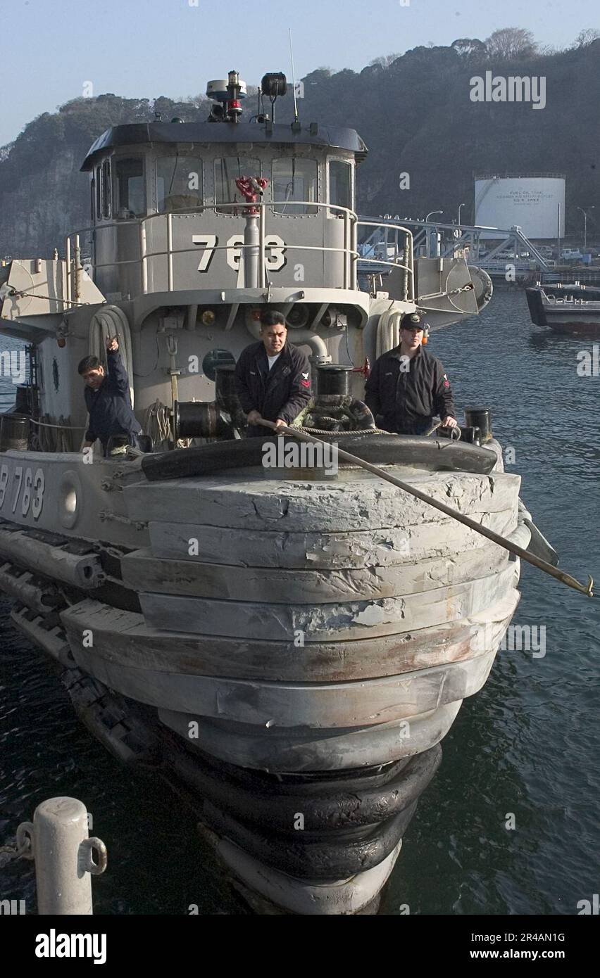 US Navy Sailors assigned to the harbor tug USS Muskegon (YBT 763 ...