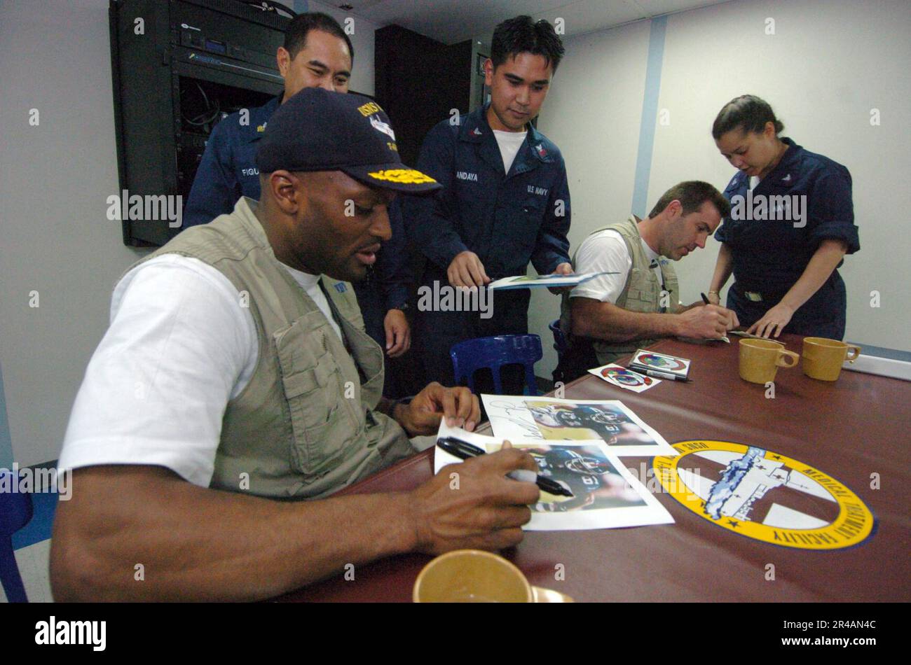 US Navy New York Giants wide receiver Amani Toomer, foreground, and ...