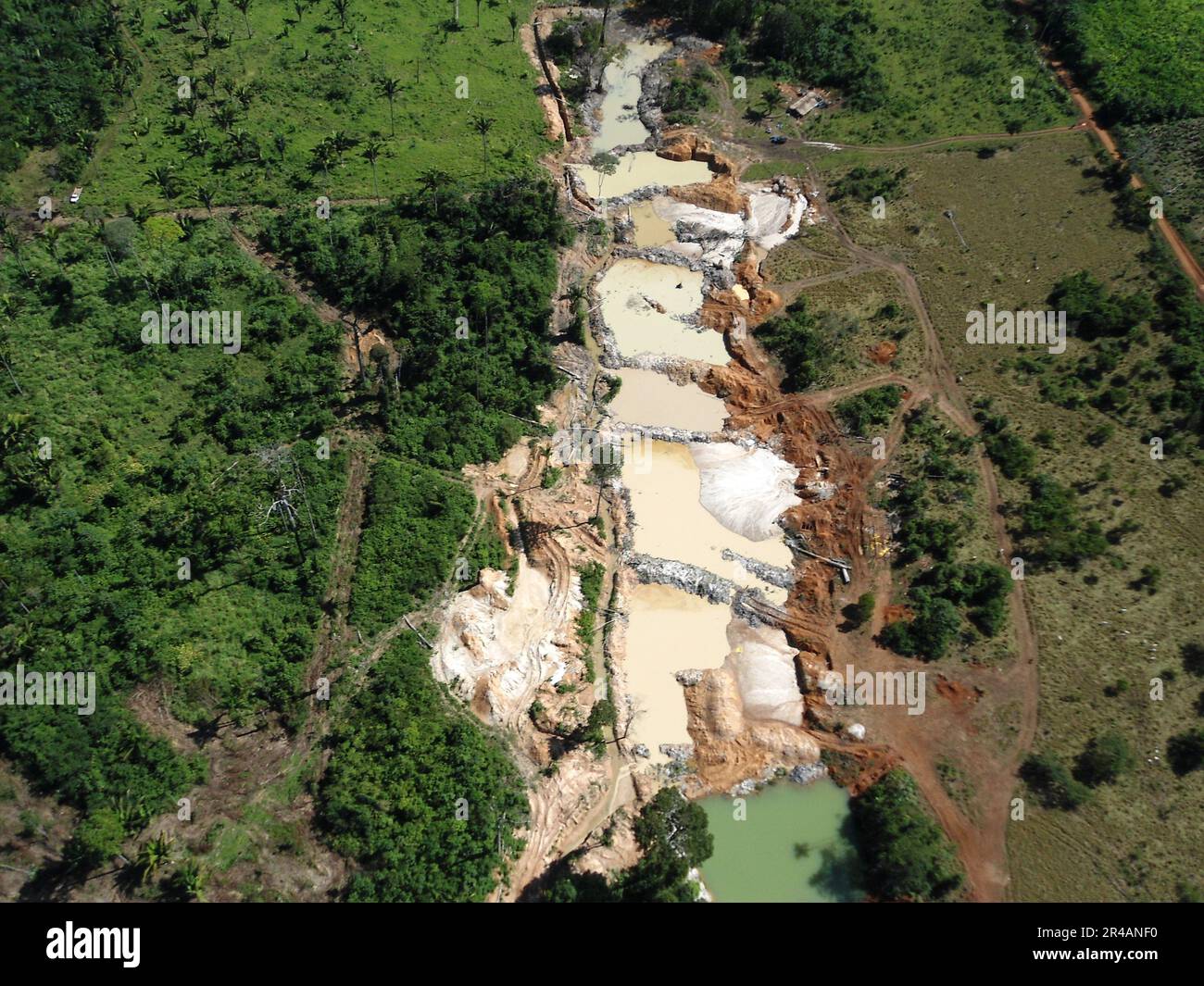 Capture of an illegal gold mining site in the brazilian Amazon ...