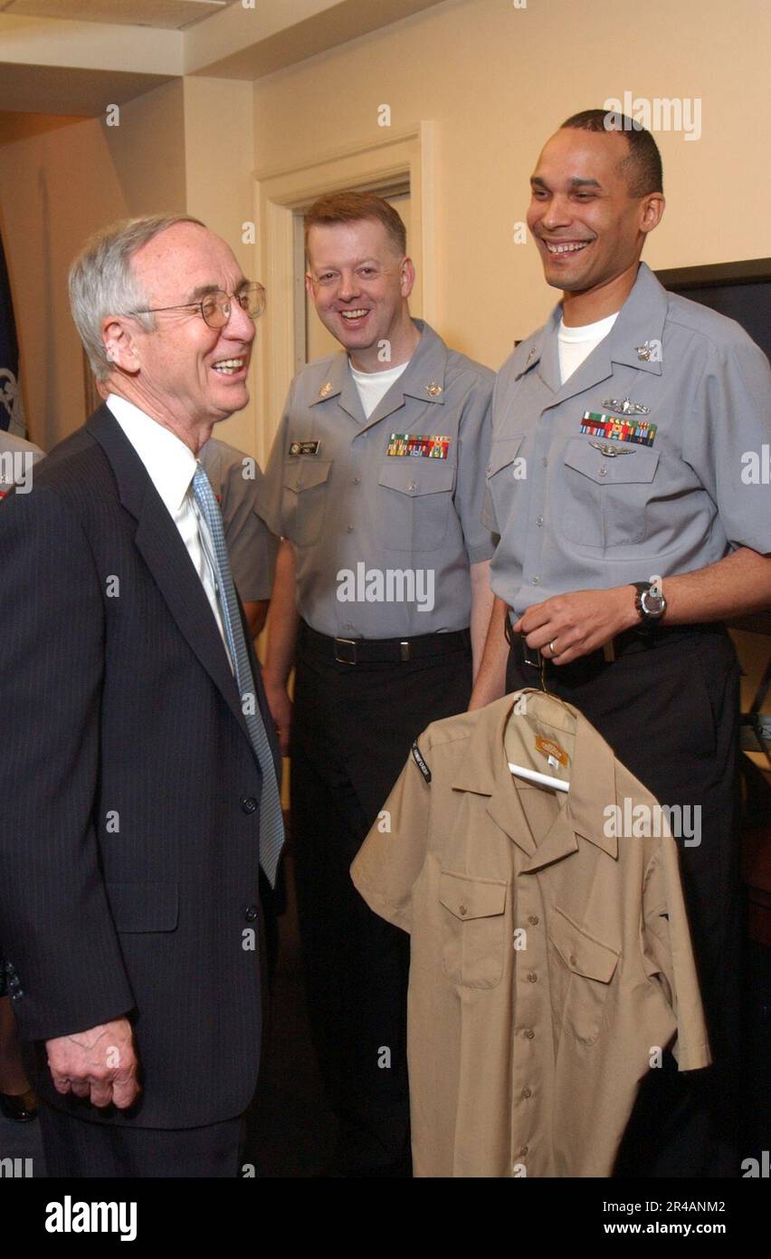 US Navy Secretary of the Navy Gordon England meets with several Task ...