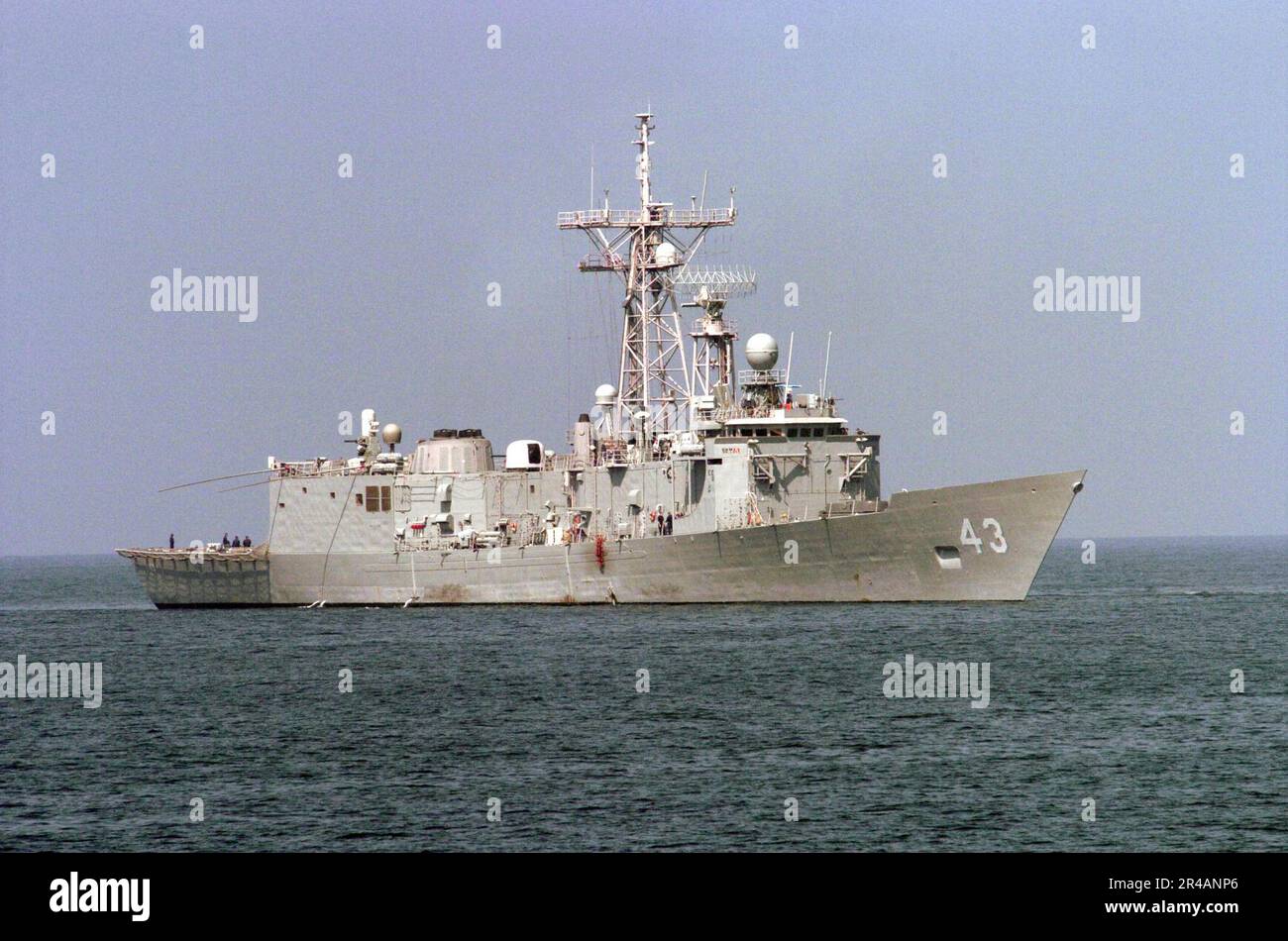 US Navy The Oliver Hazard Perry-class guided missile frigate USS Thach ...