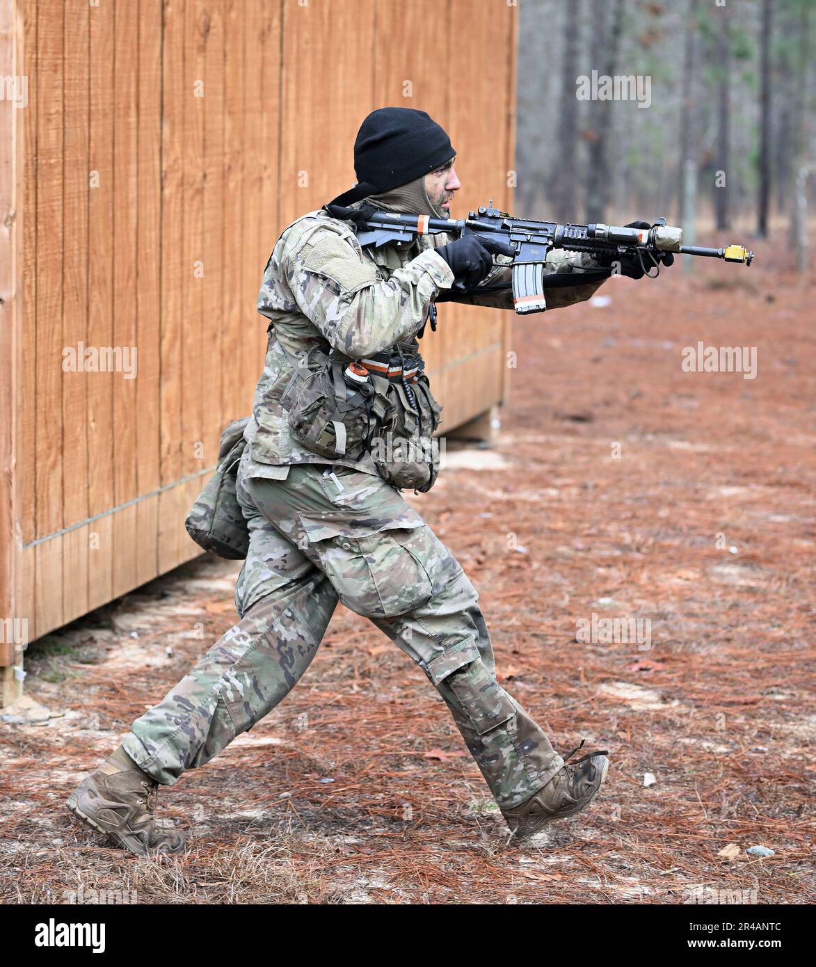 A Soldier assigned to the U.S. Army John F. Kennedy Special Warfare ...