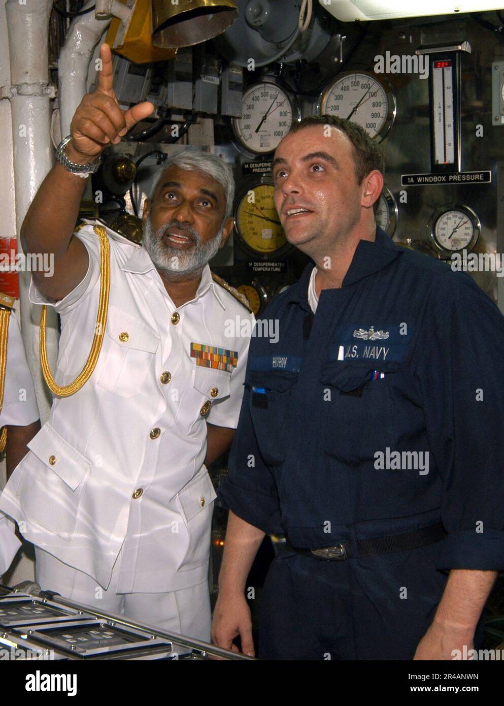 US Navy Machinist Mate 1st Class shows the Commander of the Sri Lanka ...