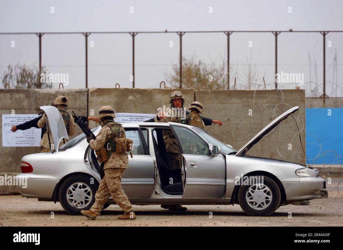 US Navy U.S. Marines and Sailors, assigned to 1st Marine Division, 2nd ...