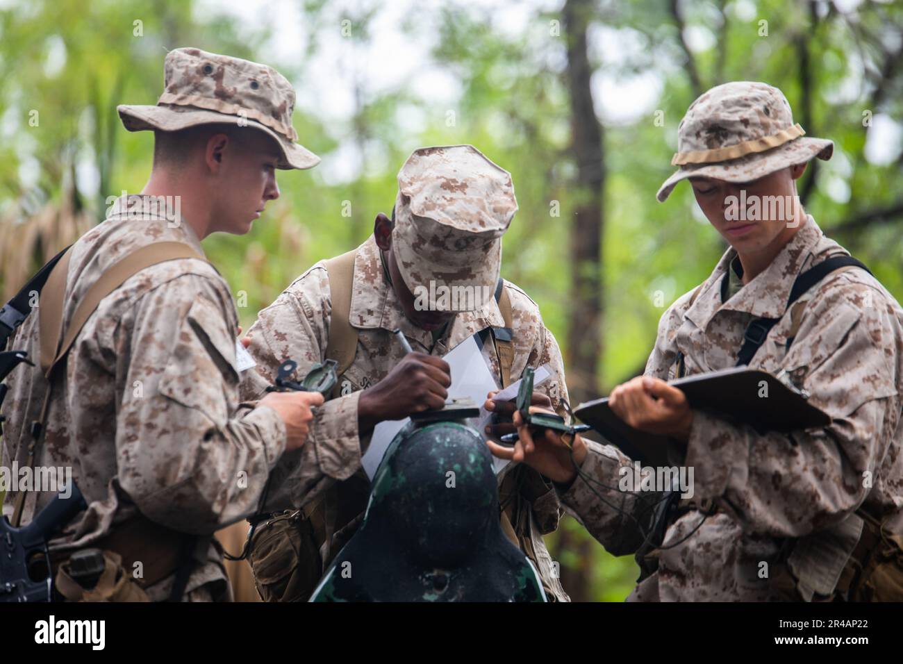 Recruits with Hotel Company, 2nd Recruit Training Battalion, conduct a ...