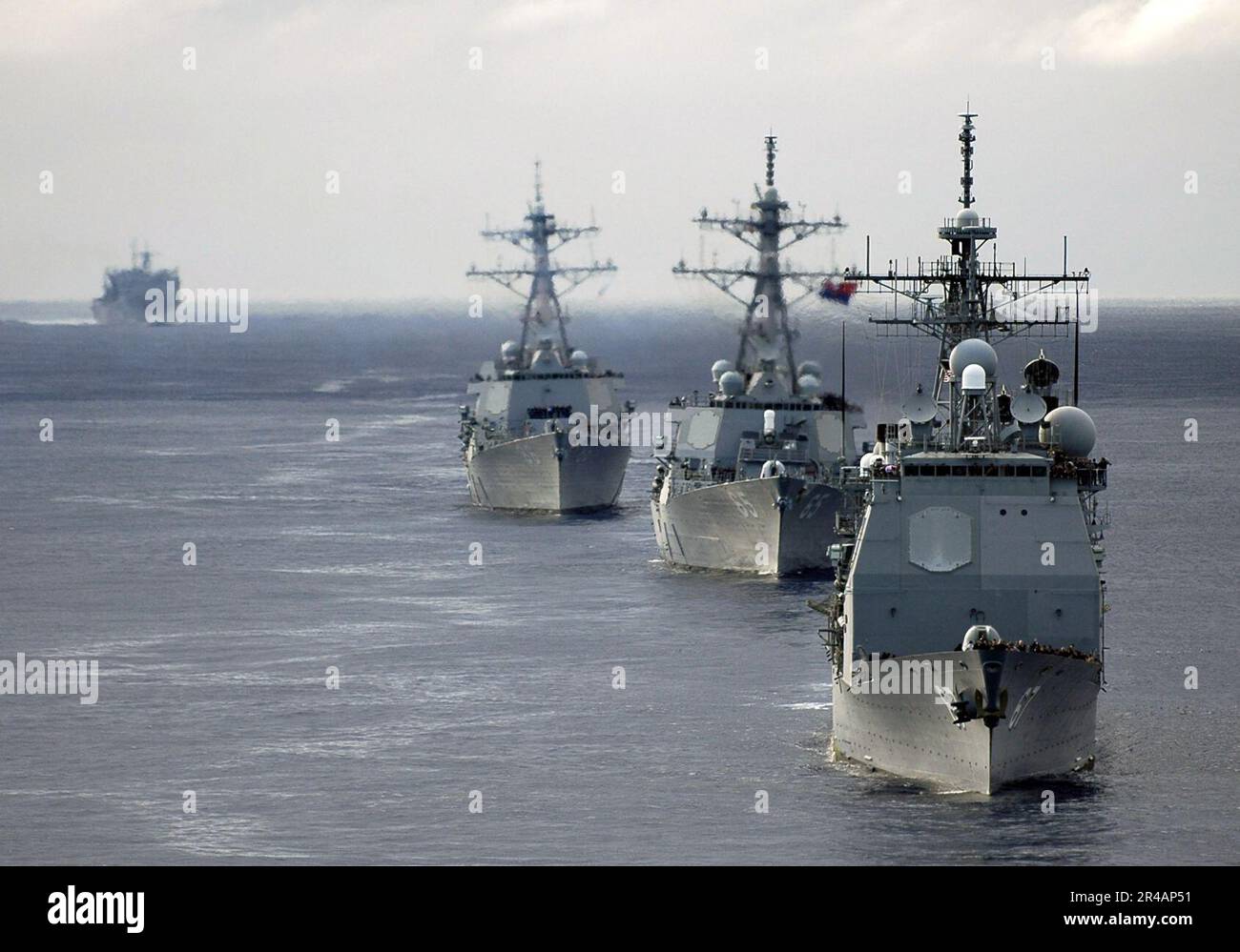 US Navy The guided missile cruiser USS Shiloh (CG 67), guided missile ...