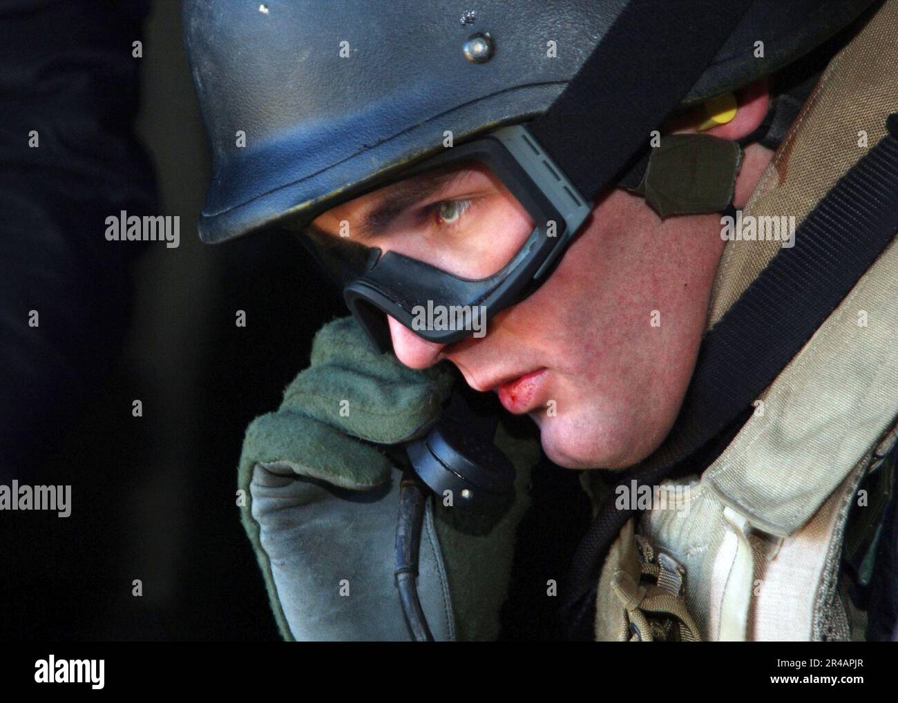 US Navy A member of Explosive Ordnance Disposal Mobile Unit Six (EODMU ...