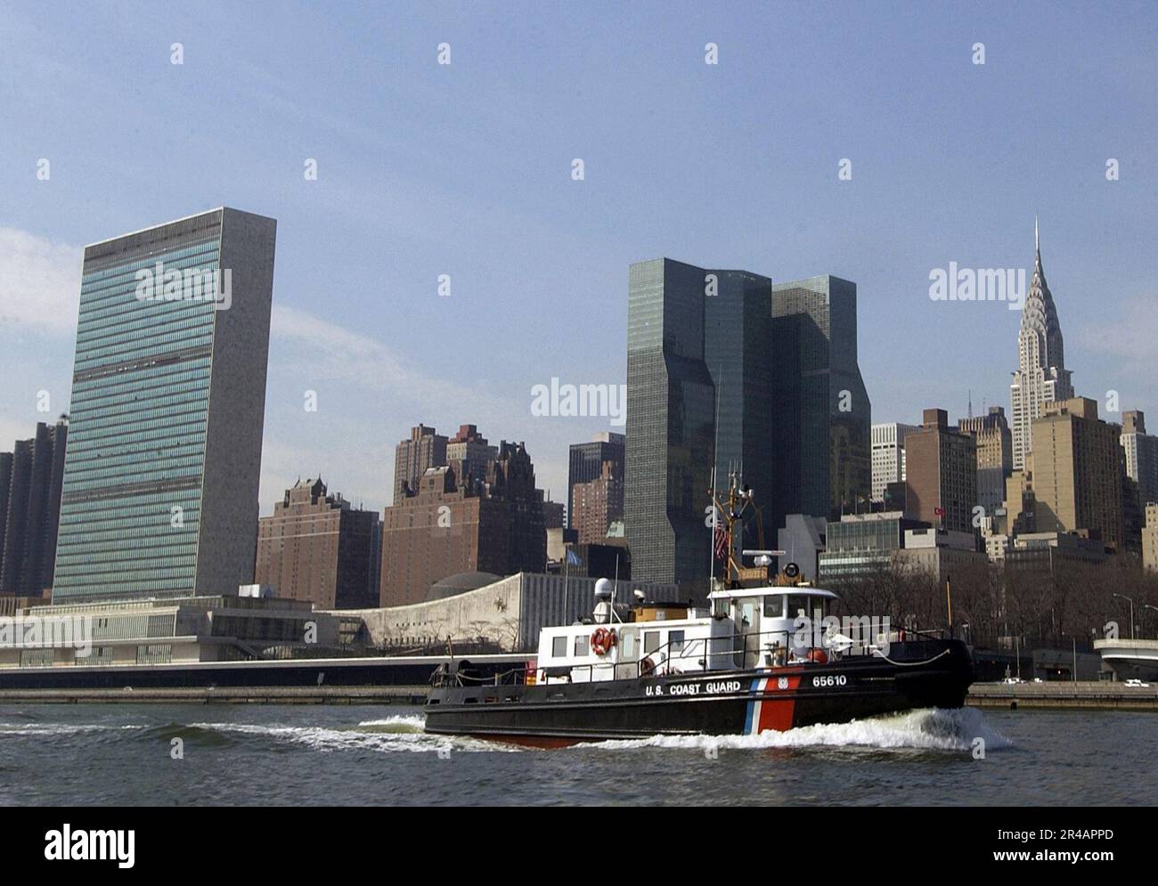 US Navy The U.S. Coast Guard Capstan-class cutter USCGC Hawser (WYTL ...