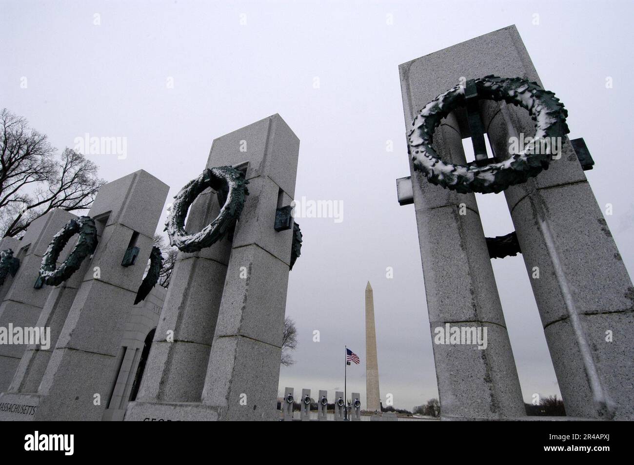 US Navy The Washington Monument is framed between pillars adorned with ...