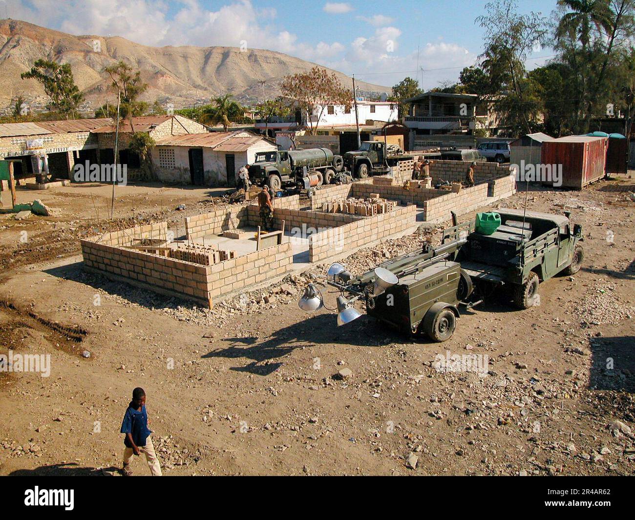 US Navy U.S. Navy Seabees assigned to Naval Mobile Construction ...