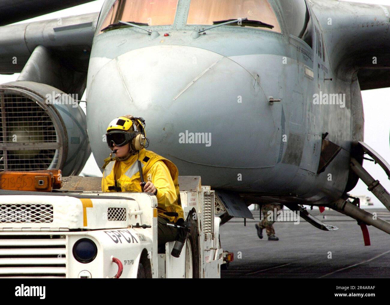 US Navy Aviation Boatswain's Mate 3rd Class tows an S-3B Viking ...