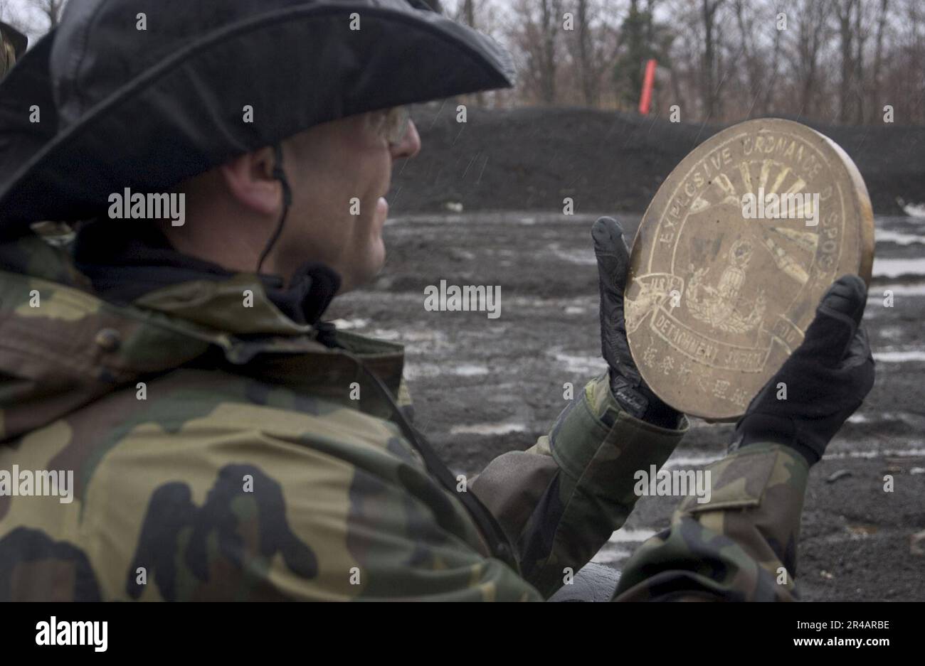 US Navy Explosive Ordnance Disposal Mobile Unit 5 (EOD MU5) team member ...