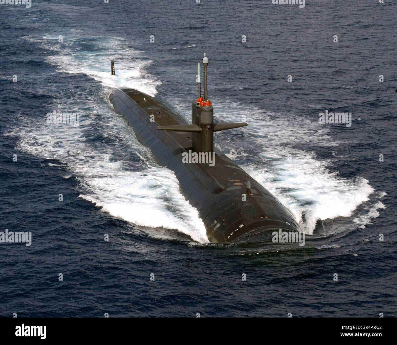 US Navy The Los Angeles-class attack submarine USS Louisville (SSN 724 ...