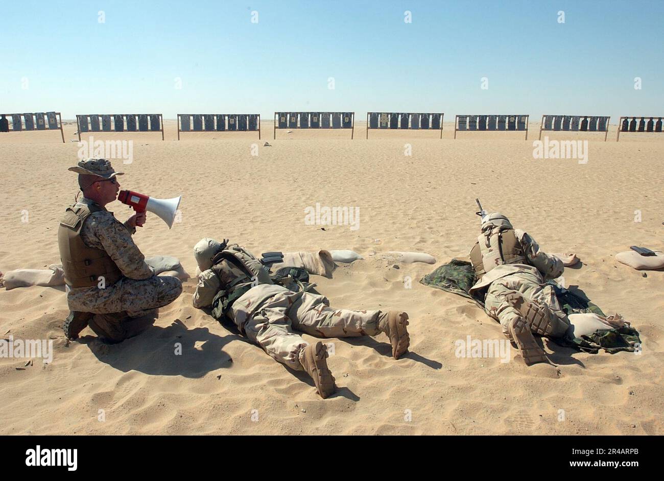 US Navy Gunnery Sgt. instructs U.S. Navy Seabees during a live-fire ...