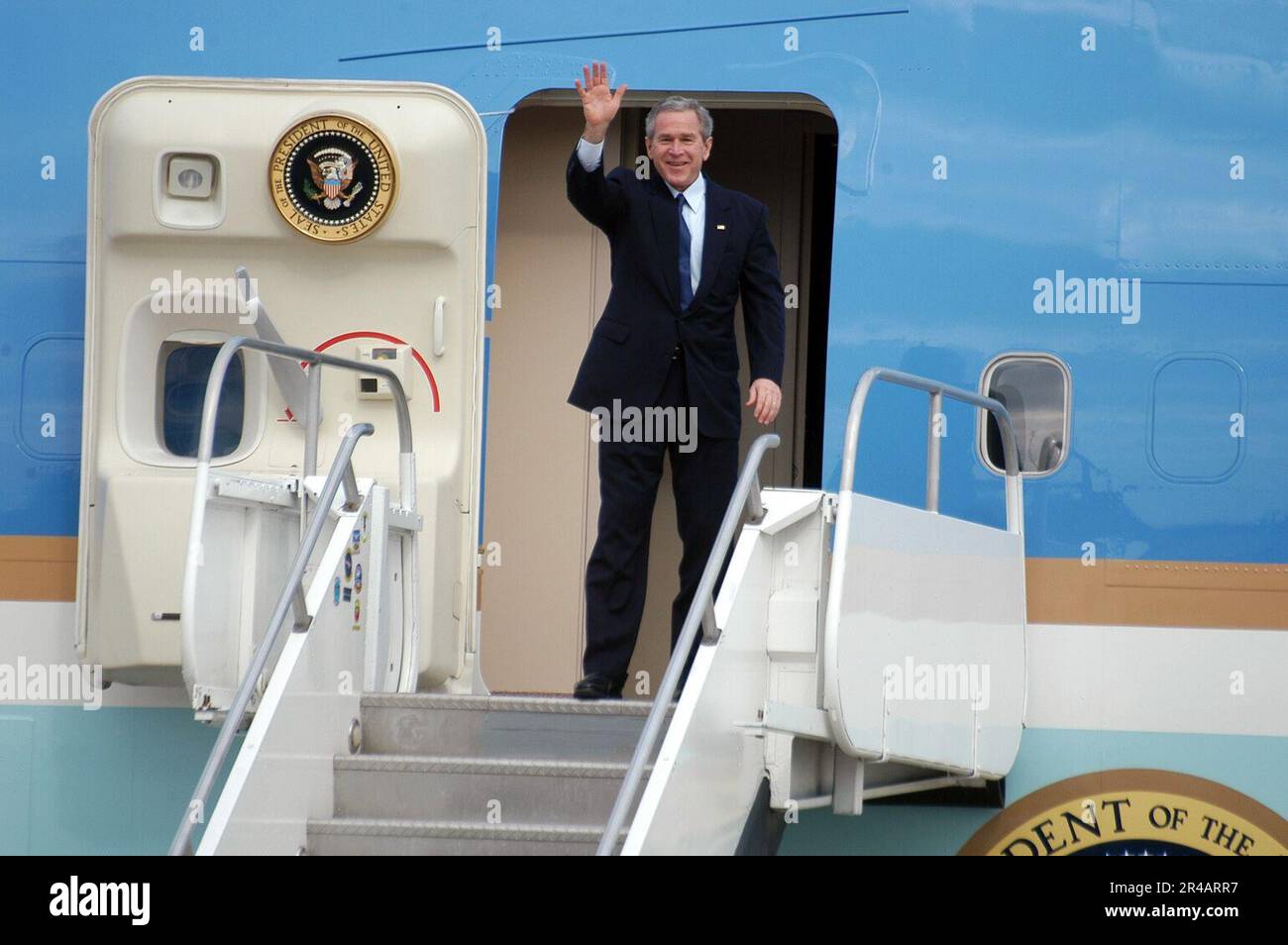 US Navy President George W. Bush waves goodbye to a crowd of over 200 ...