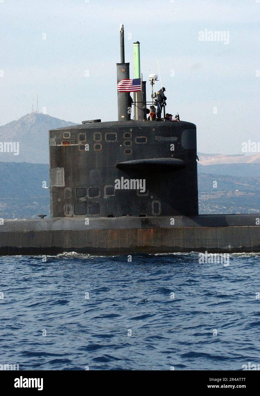 US Navy Crewmembers of Los Angeles-class fast attack submarine USS ...
