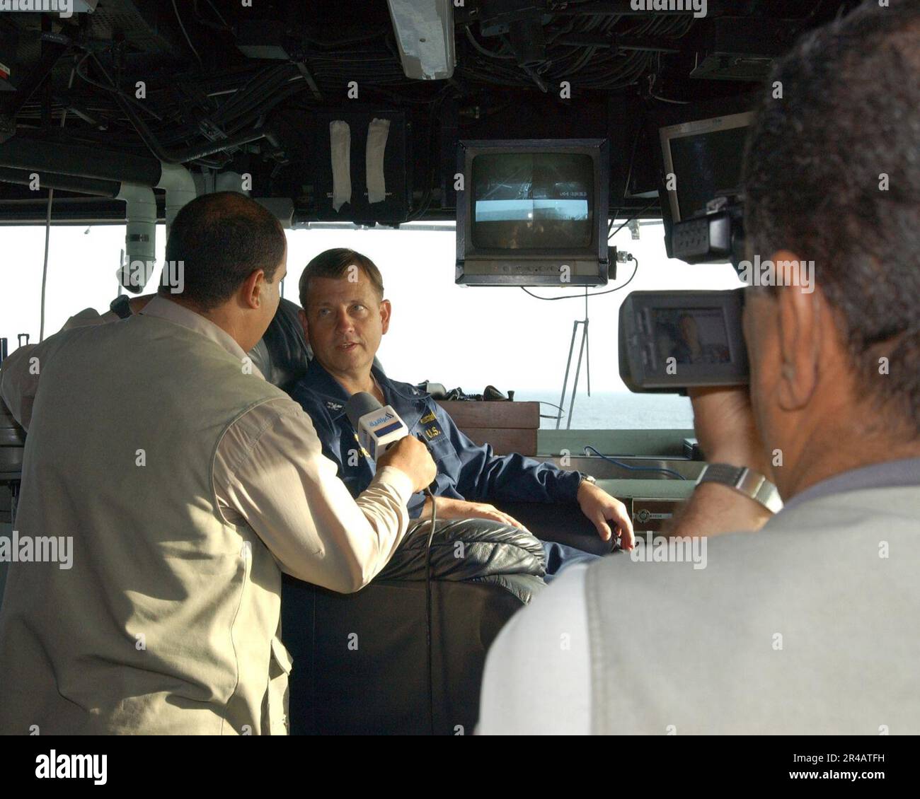 The commanding officer of uss bonhomme richard lhd 6 hi-res stock ...