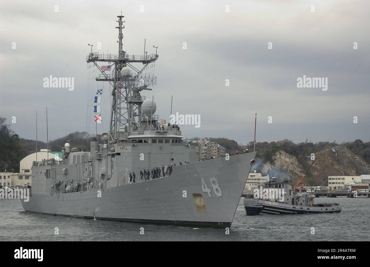 US Navy The Oliver Hazard Perry-class guided missile frigate USS ...