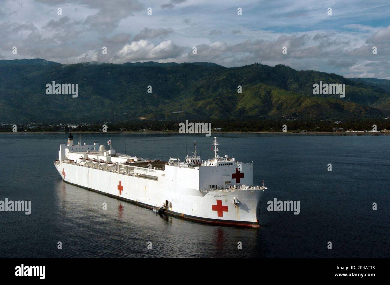US Navy The Military Sealift Command (MSC) hospital ship USNS Mercy (T ...