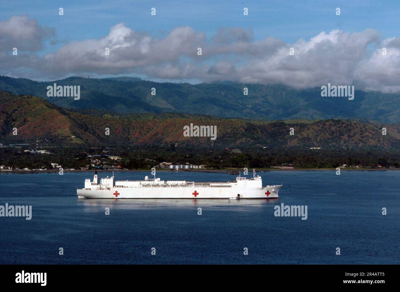 US Navy The Military Sealift Command (MSC) hospital ship USNS Mercy (T ...