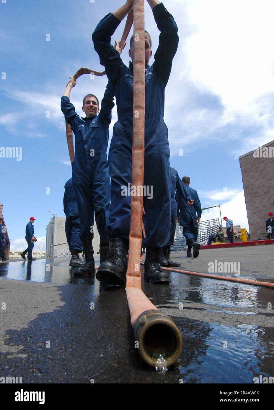 US Navy Sailors assigned to the guided missile frigate USS Crommelin ...
