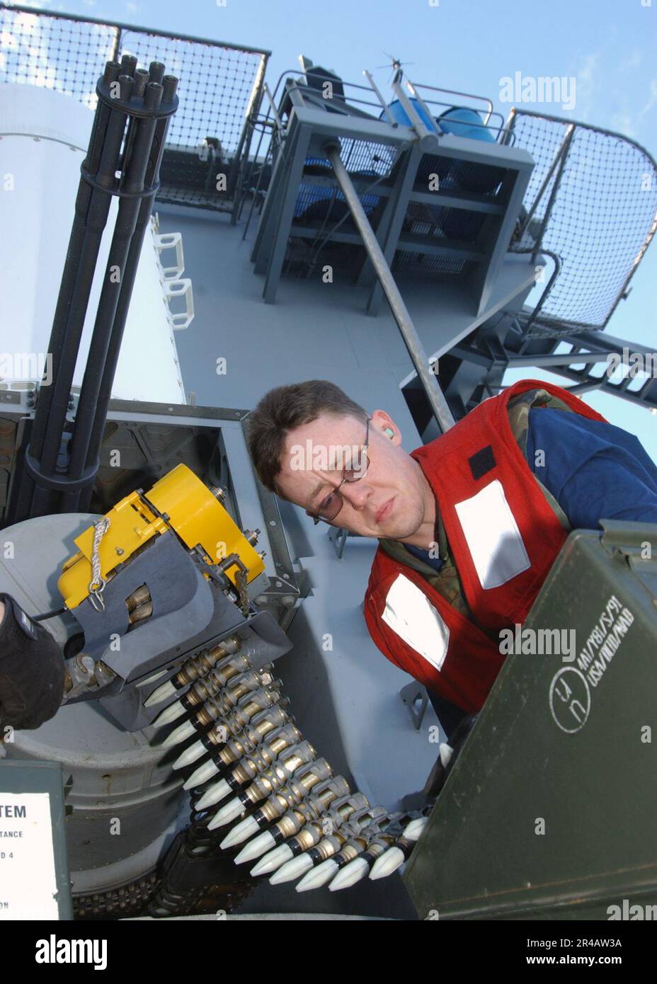 US Navy Fire Controlman 3rd Class uploads live 20mm ammunition in a ...