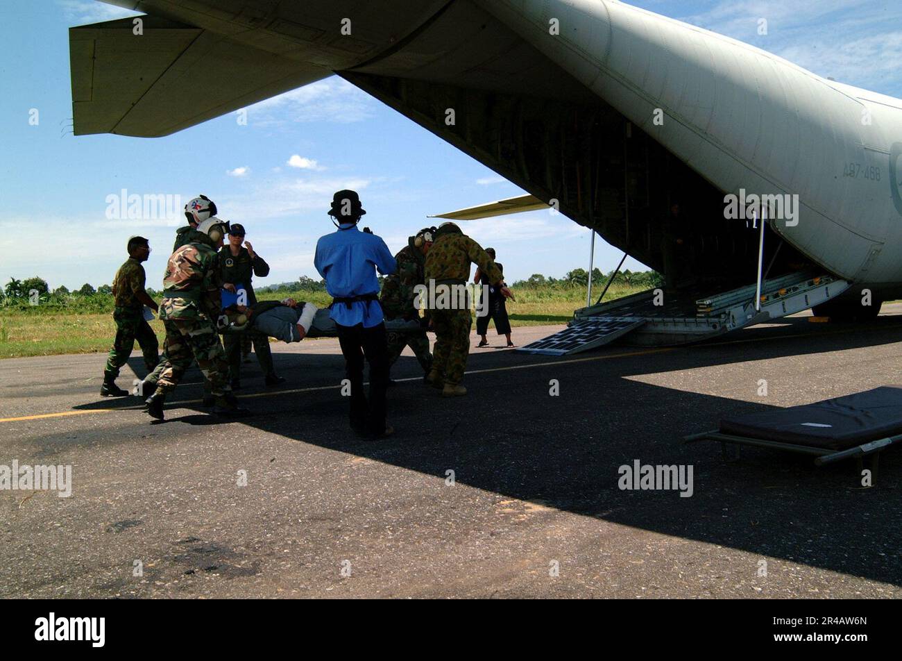 US Navy U.S. Navy Hospital Corpsmen and aircrew men assist in carrying ...