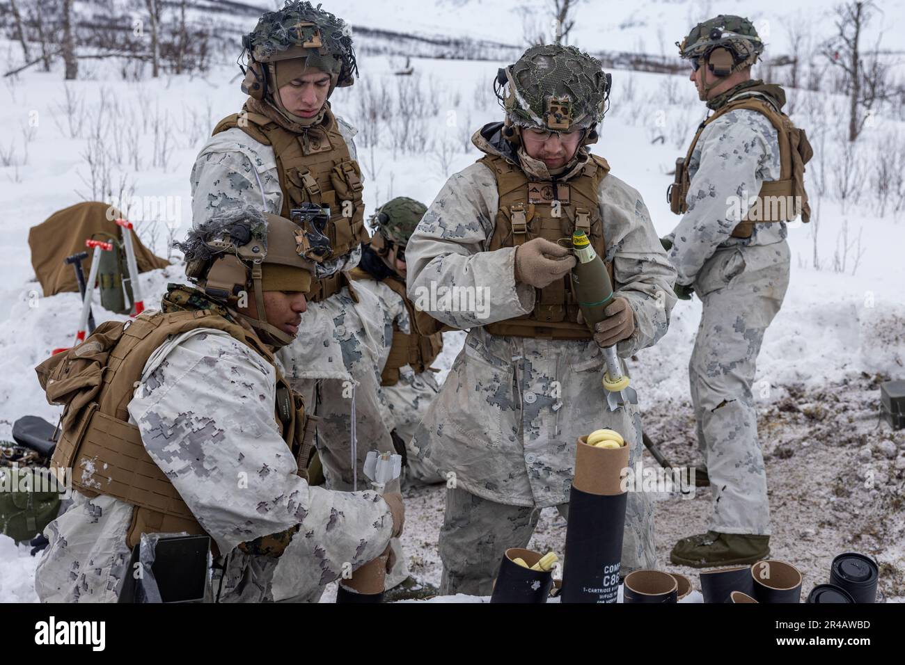 Live mortar round hi-res stock photography and images - Alamy