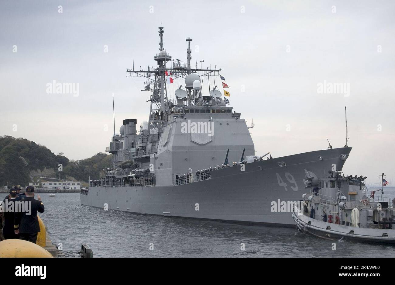 US Navy The Ticonderoga-class guided missile cruiser USS Vincennes (CG ...